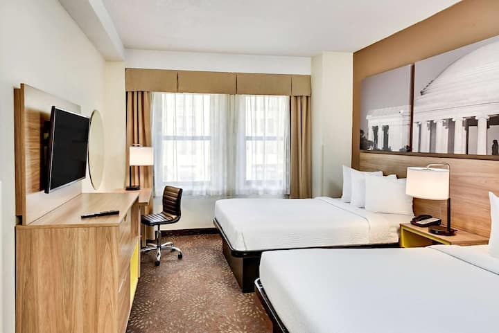 2 Double Beds L Near The White House | Days Inn Dc - Bethesda, MD