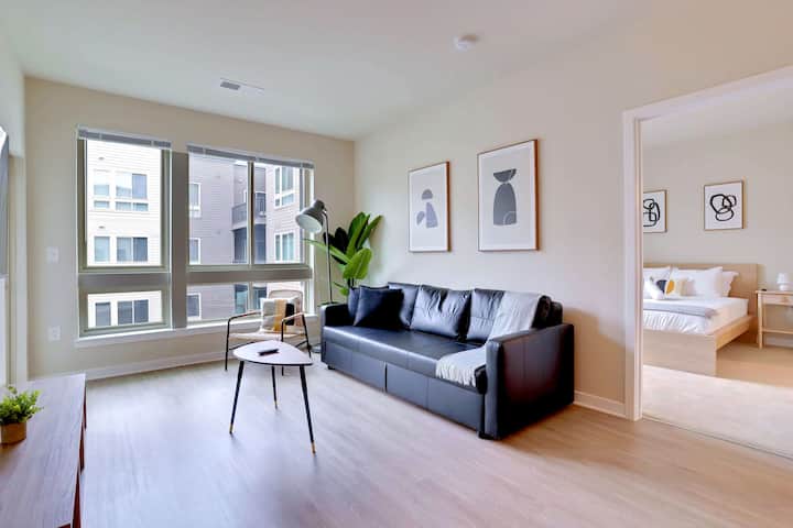 Prime Alexandria Location | Spacious Apt - Alexandria, VA