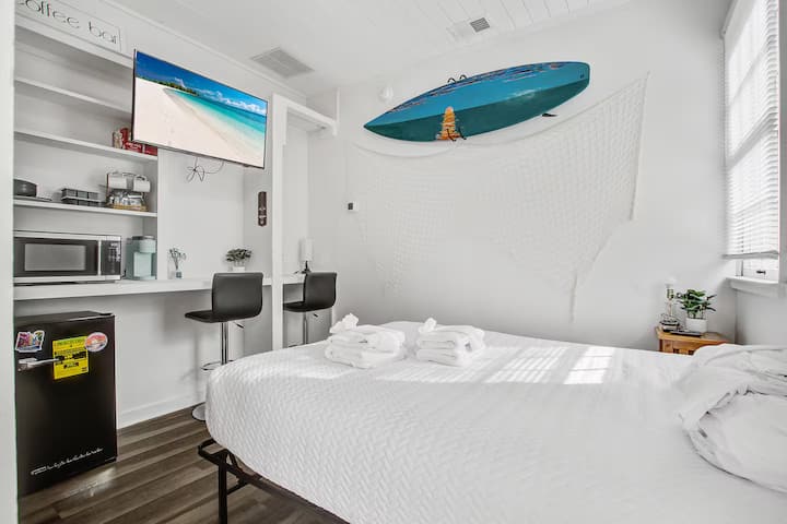 Folly Breeze Studio Beach House - James Island, SC
