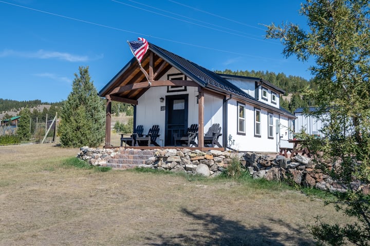 Last Best Loft - A Cozy Loft Cabin Stunning Views - Discovery Ski Area, MT