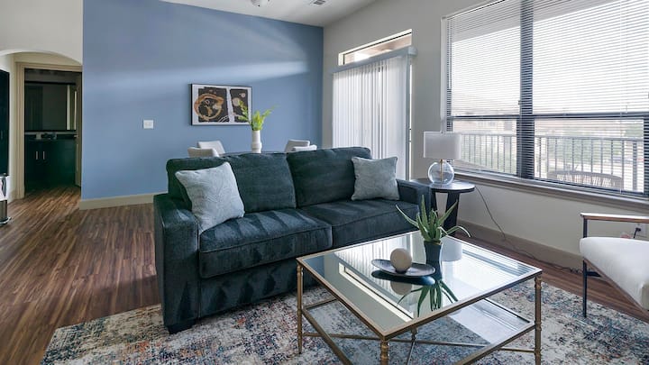 Landing | Chic 1bd, Gym, Pool - The Woodlands, TX