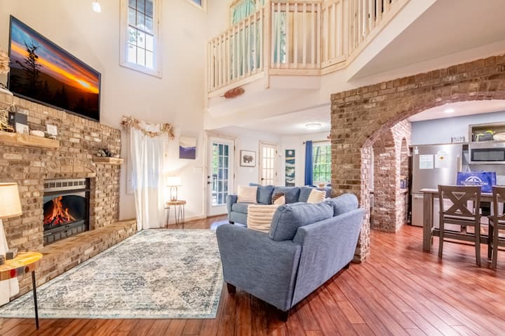 A Beary Active Cabin - Relaxing Soaks Near Ober - Gatlinburg, TN