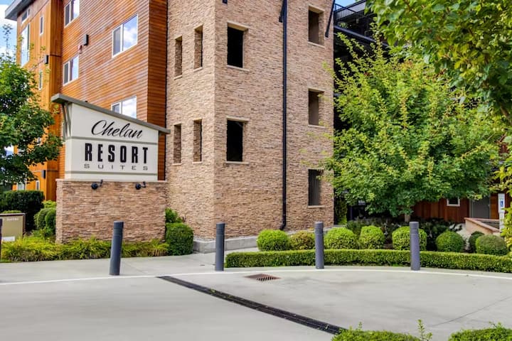 Hillside Rest - Chelan Resort Suites #407 - Chelan, WA