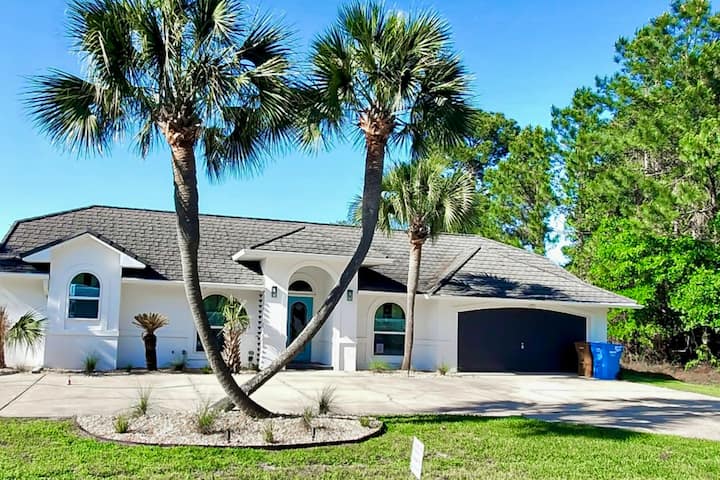 4 Br Coastal Home, Outdoor Space, Close To Beach - Gulf Breeze, FL