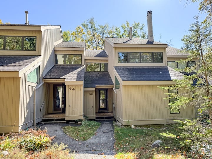 Harbor Cove #45 – Modern Comfort Near The Shore - Petoskey, MI