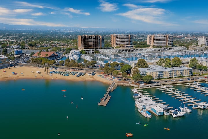3br/3ba Condo W/ Pool,parking + Short Drive To Lax - Marina del Rey, CA