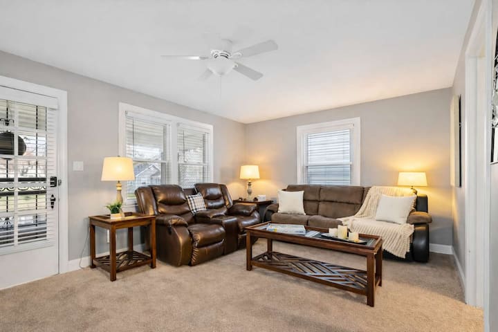 Family-friendly Home Near Downtown With Backyard! - Louisville, KY