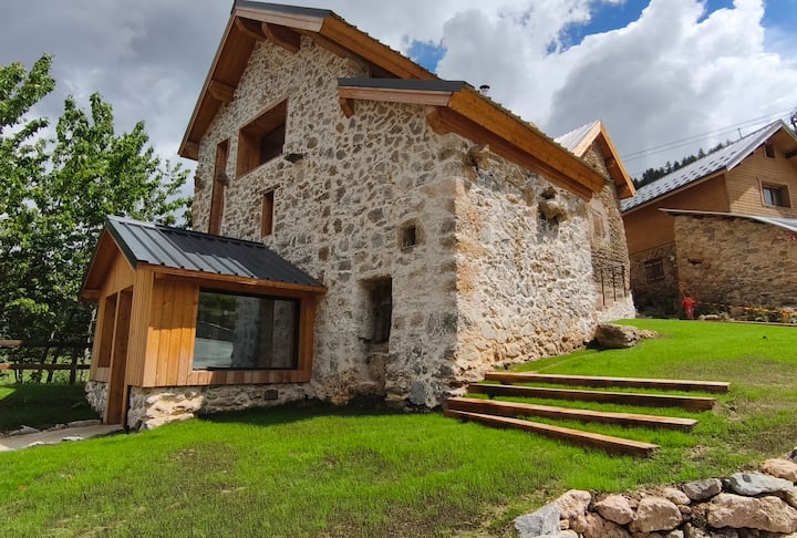 Beau Chalet Rénové Au Pied Des Pistes De Roubion - Roubion