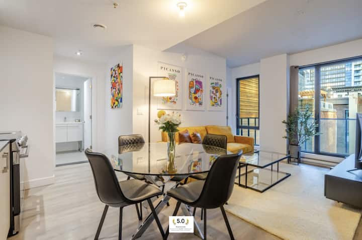 Old Port Retreat — Where Style And History Meet - Montreal