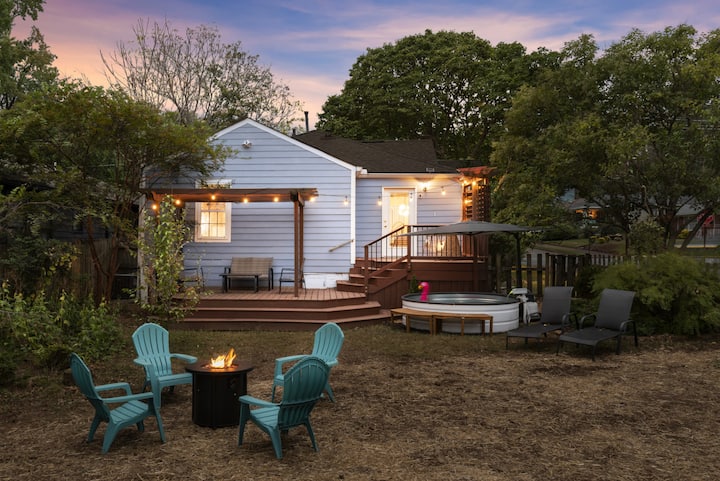 Pool | Pet Friendly | Sauna | King Beds - Atlanta, GA