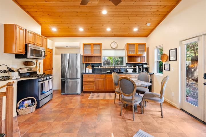 Remodeled Private Studio Sleeps 4 - Atascadero, CA