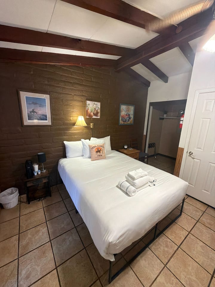 Standard Single Queen - Tombstone, AZ