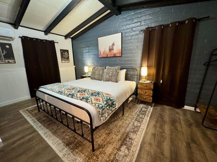 Standard Single Queen - Tombstone, AZ