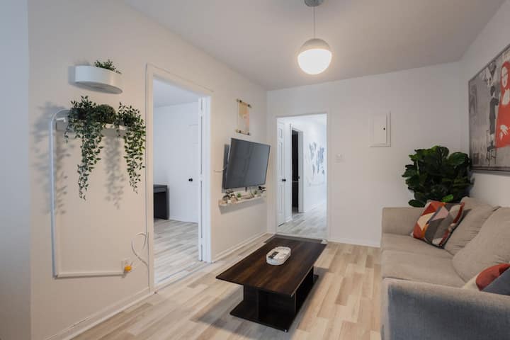 Griffin Haus | 4br Modern Luxe Loft - Montreal