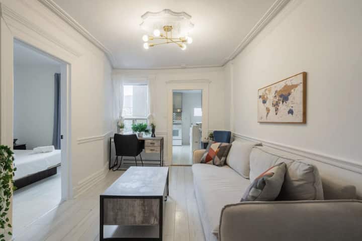 The Griffin Grand | 4br Luxury Urban Escape - Montreal