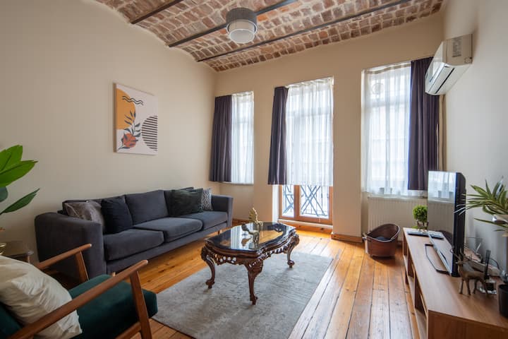 Authentic Beyoğlu Escape – Bright & Central Flat - Istanbul
