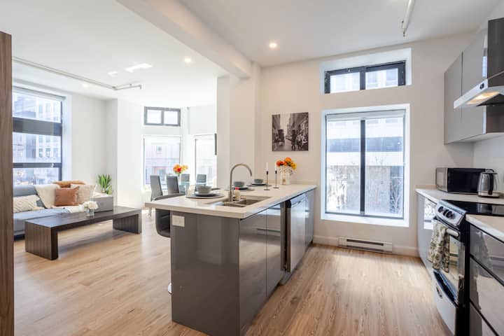 City Escape – Near Concordia & Crescent - Montreal