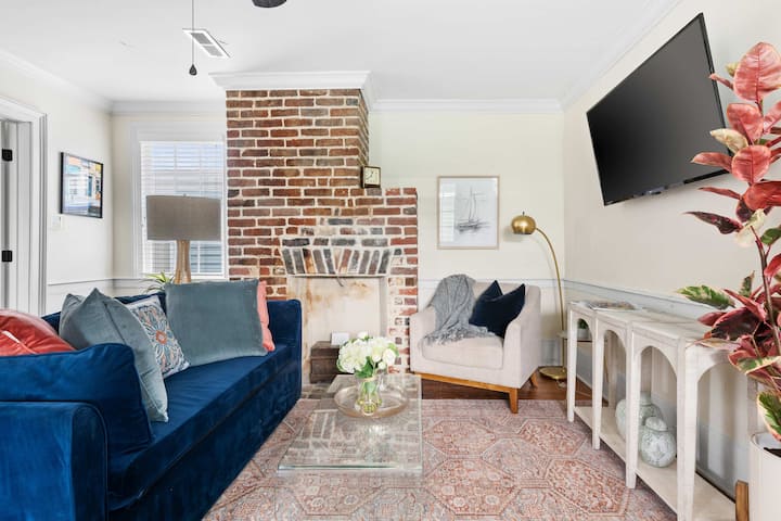Historic 2br Suite Steps To King St - Charleston, SC