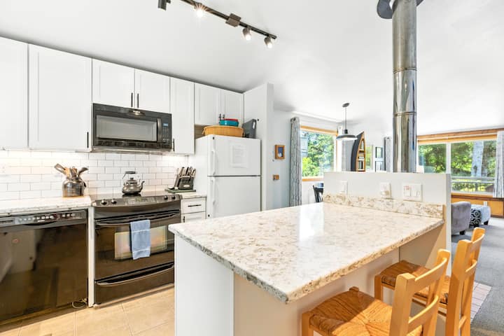 Dog-friendly Beachfront Home W/private Beach Path - Rockaway Beach, OR