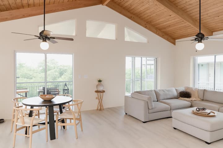 Waterfront House With Boat Dock At Florida Keys - The Bahamas