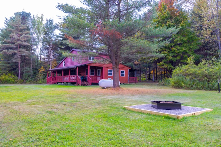 Tranquil Log Cabin Retreat On 10+ Acres W/ A Pond! - Naples, NY
