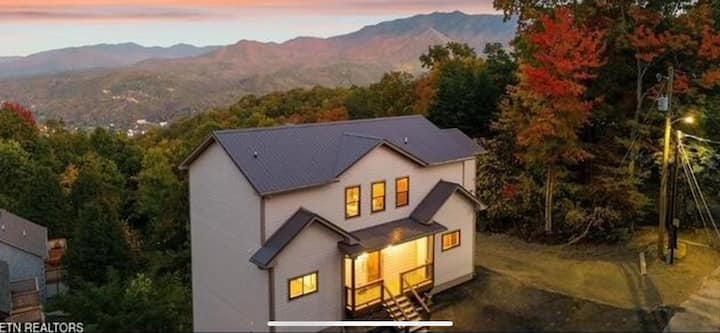 Alpine Escape- New 2025, Location, View, Spa, Dogs - Gatlinburg, TN