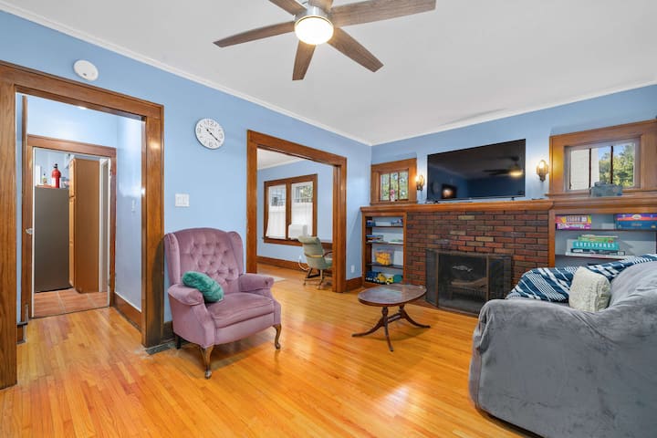 Historic 2 Bdr Across From Lakeside Park - New Haven, IN