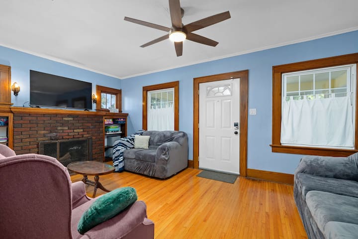 Historic 2 Bdr Across From Lakeside Park - Fort Wayne, IN