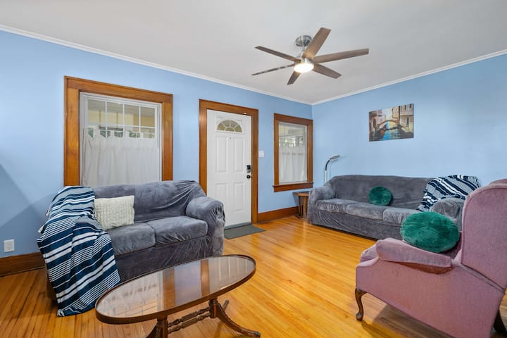 Historic 2 Bdr Across From Lakeside Park - Fort Wayne, IN