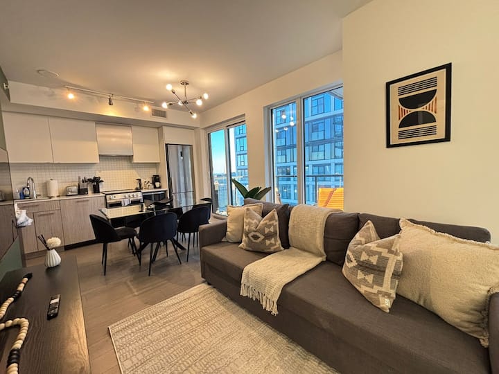 Modern Downtown Retreat | 3br Condo W/ Patio - Victoria University