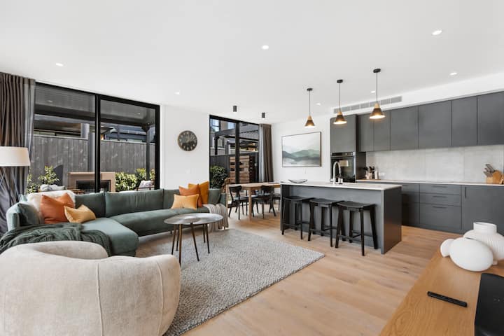 Modern 3-bed Villa With Mountain Views - Wanaka