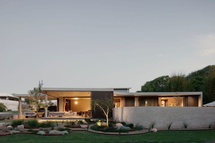 Arrawarra Beach House - Red Rock