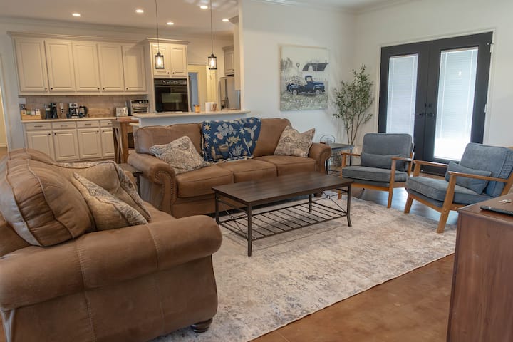 Spacious 4br Anna Getaway | Patio, Bbq & Views - BarnHill Vineyard, Anna