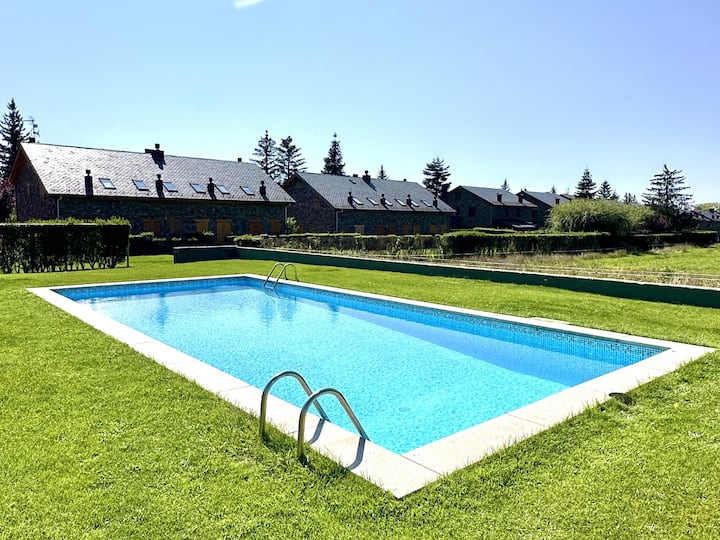 Marmota, ÁTico En Llívia Con Jardín Y Piscina - Llívia