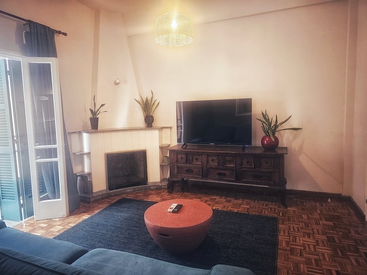 Bluewood Retreat|cozy Vintage 3bdr Nicosia Heart - Nicosia