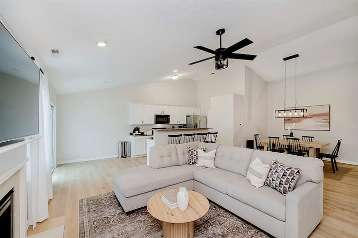 Elegant Comfort In Noblesville’s Timber Ridge! - Noblesville, IN