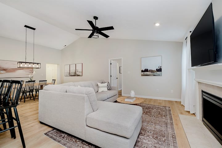 Elegant Comfort In Noblesville’s Timber Ridge! - Noblesville, IN