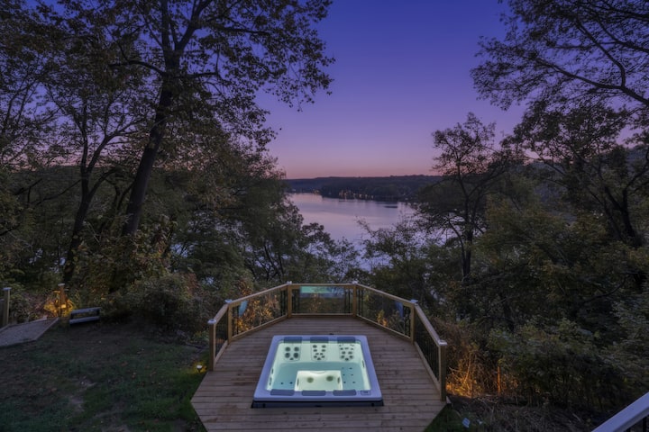Luxury 5br Hudson Retreat | Hot Tub & Sauna - Hudson, WI