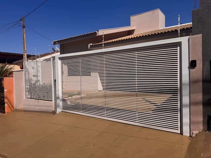 Casa Em Bairro Nobre + 3 Quartos Com Ar E 2 Vagas - Ourinhos