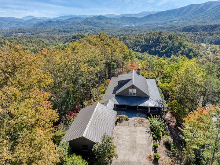 4 Br/3 Ba W/wifi, Hot Tub & Game Room - Townsend, TN