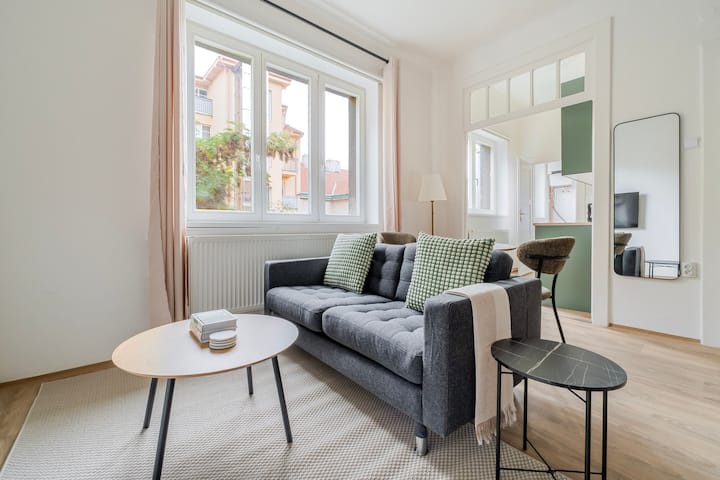 Blueground | Anděl, View, Nr Vltava River - Praga