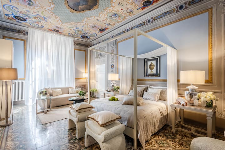 The Frescoed Tale, A Charming 3 Bedrooms Apartment - Lucca