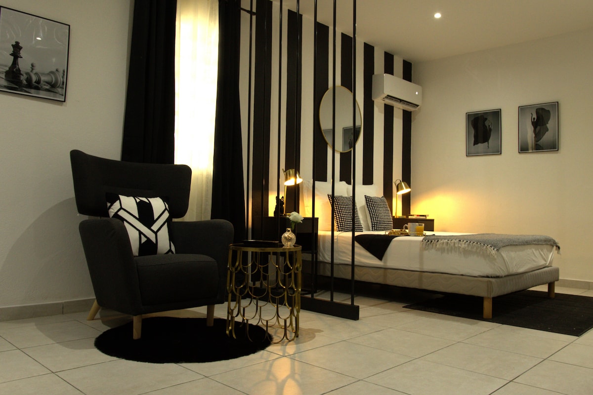 Le Black&White - 5 min walk from CHC Cayenne - Apartments for Rent in ...