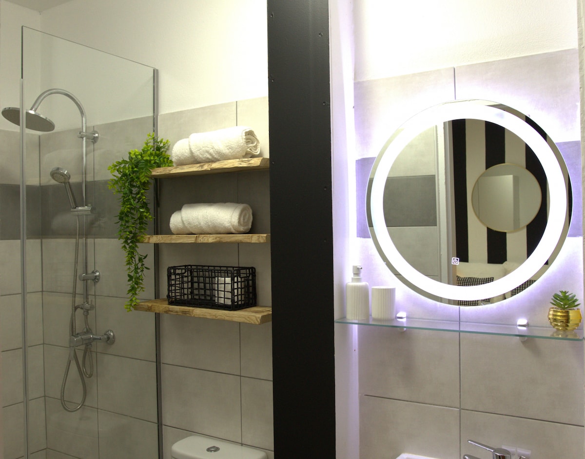 Le Black&White - 5 min walk from CHC Cayenne - Apartments for Rent in ...