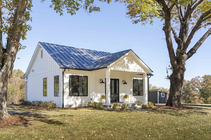 Fox Cottage – Charming Wine Country Retreat - Crozet, VA