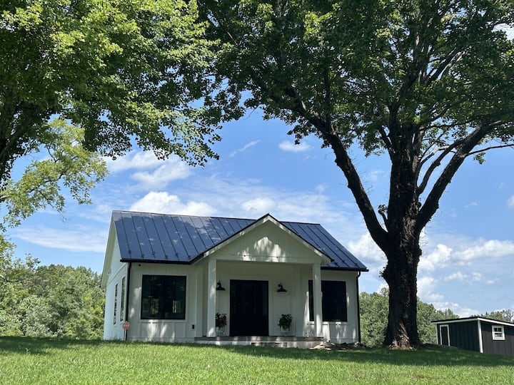 Dollens Cottage – Charming Wine Country Retreat - Crozet, VA