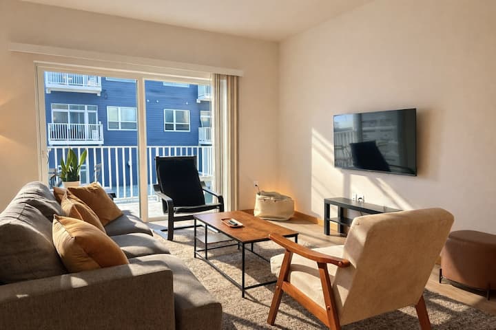 East Side Luxury 1br Apt - Brady+fiserv+balcony - Milwaukee