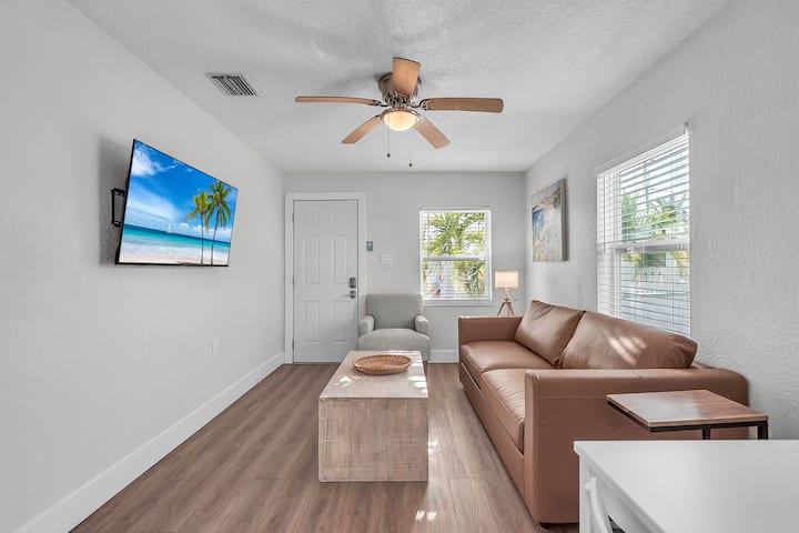 Bungalows #1 - Poolside Suite, Steps To Beach - Treasure Island Beach, Treasure Island