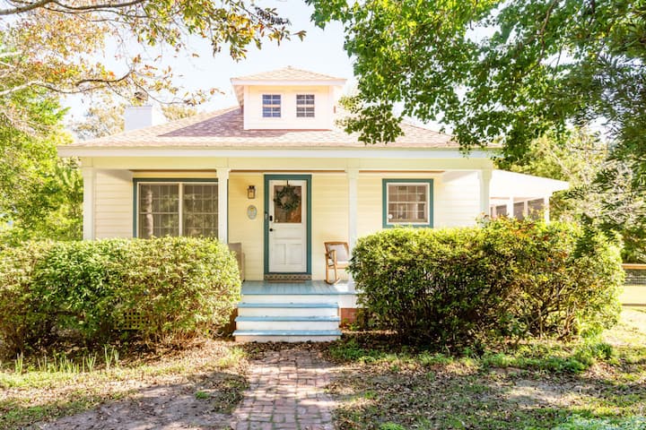 Pollock Cottage— Dog Friendly Coastal Getaway - Beaufort