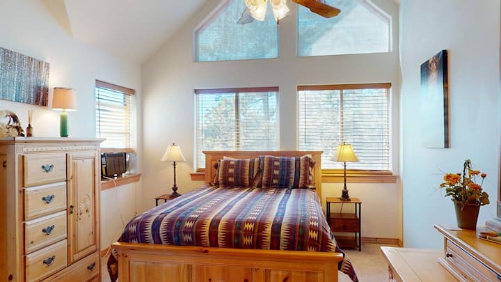 Vistas a la cima | 1 milla a los ascensores | Whispering Pines - Casas ...